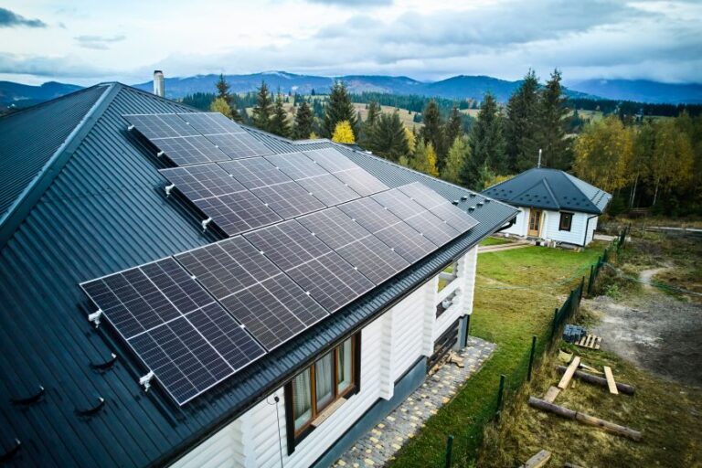 200W Solar Panel Guide (2025): Real Output, What It Runs, Charge Times