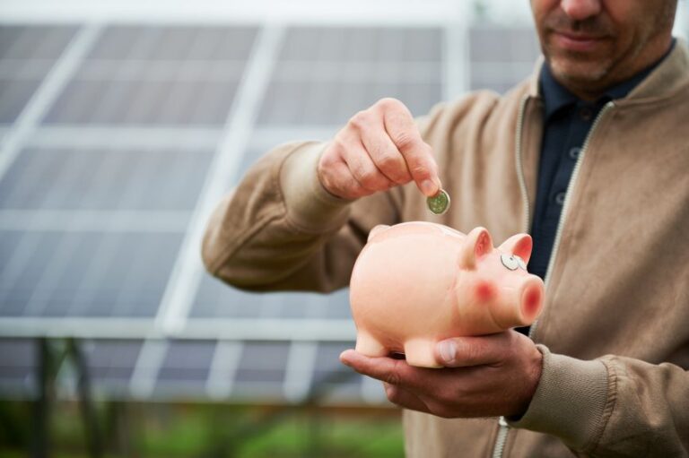 How Much Do Solar Panels Save in Connecticut? ( 2025 )